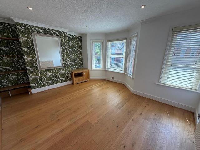 2 bedroom apartment to rent
