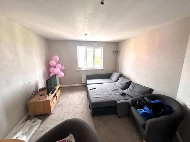 2 bedroom house share to rent