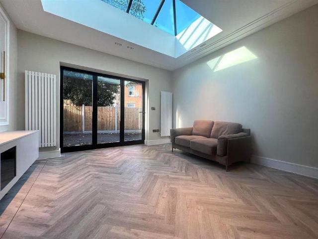 2 bedroom apartment to rent