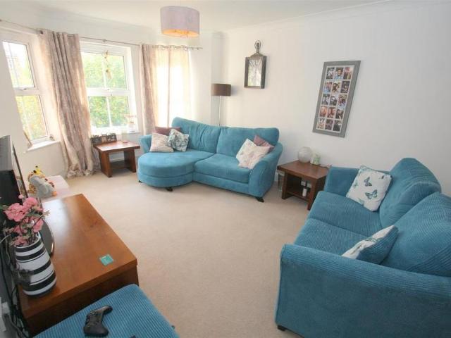 2 bedroom apartment to rent