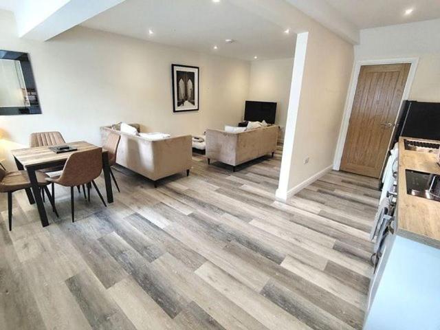 2 bedroom apartment to rent