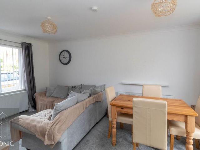 2 bedroom apartment to rent