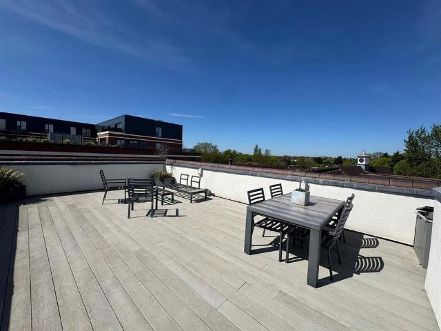 2 bedroom penthouse to rent