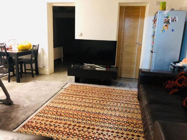 2 bedroom apartment to rent