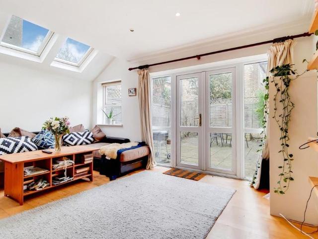 2 bedroom apartment to rent