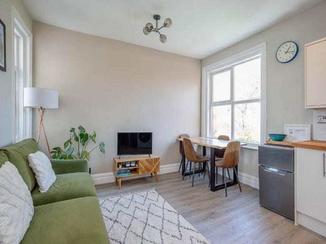 2 bedroom apartment to rent
