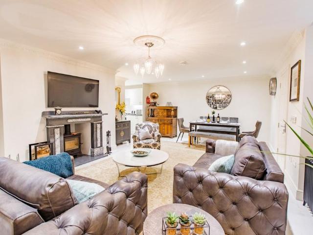 2 bedroom apartment to rent