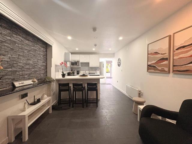 2 bedroom apartment to rent