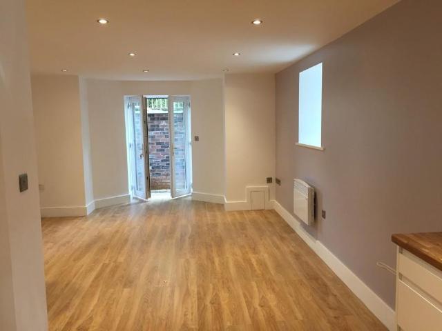 2 bedroom apartment to rent