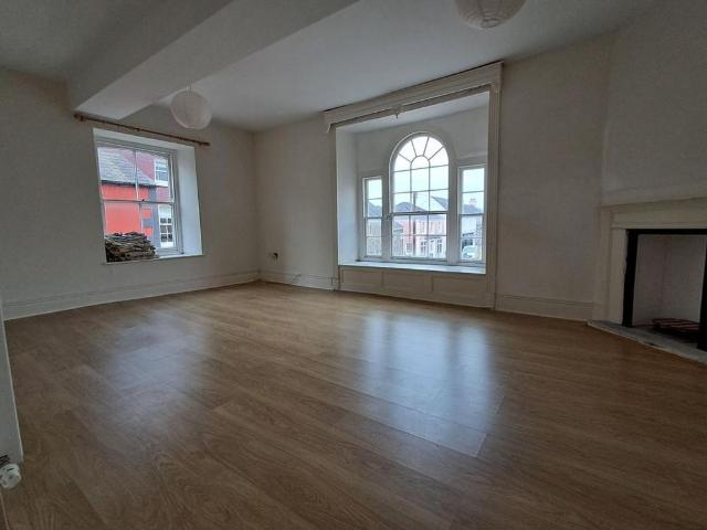 2 bedroom apartment to rent