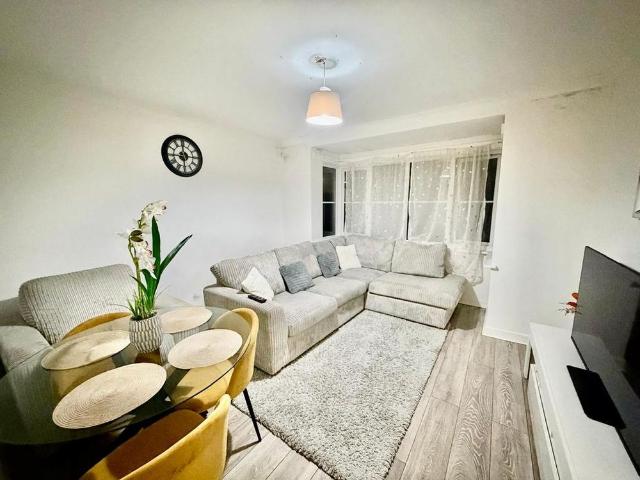 2 bedroom apartment to rent