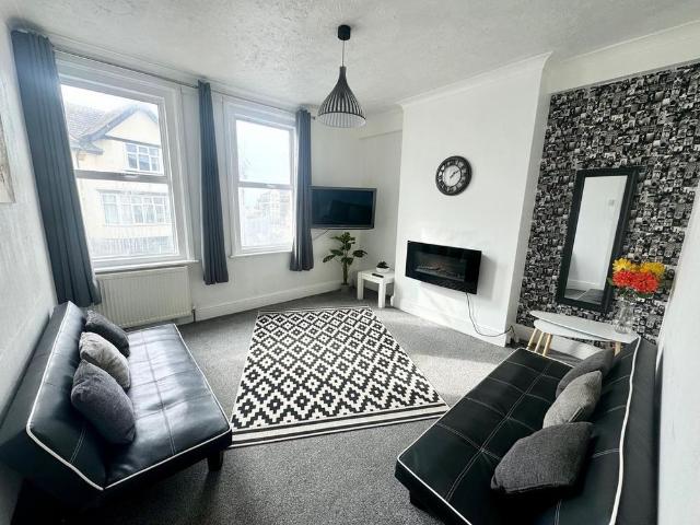 2 bedroom apartment to rent