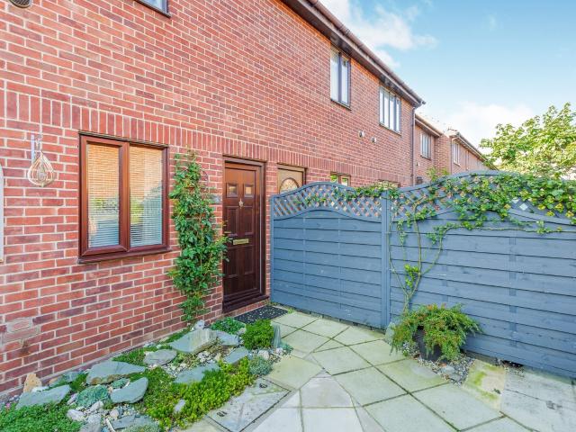2 bedroom apartment to rent