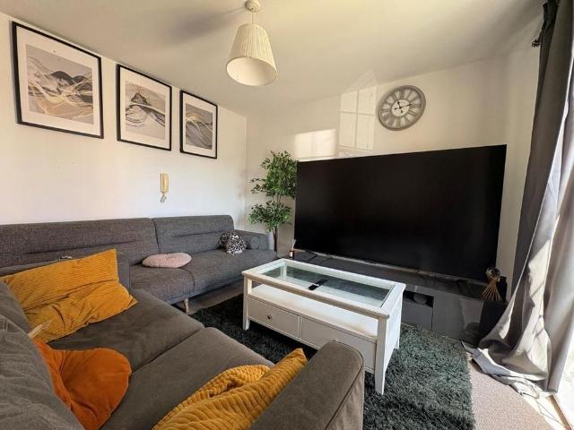 2 bedroom apartment to rent