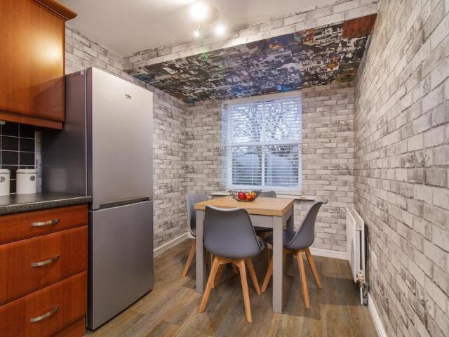 2 bedroom apartment to rent