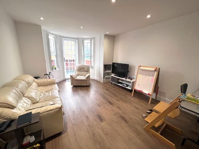 2 bedroom apartment to rent