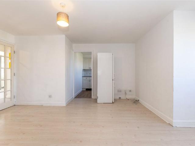2 bedroom apartment to rent Concord Court, Winery Lane, Kingston Upon Thames, KT1