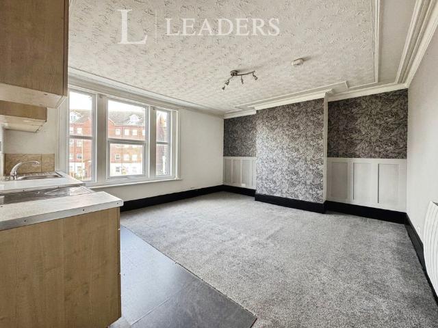 2 bedroom apartment to rent Carnarvon Road, Clacton on Sea, CO15