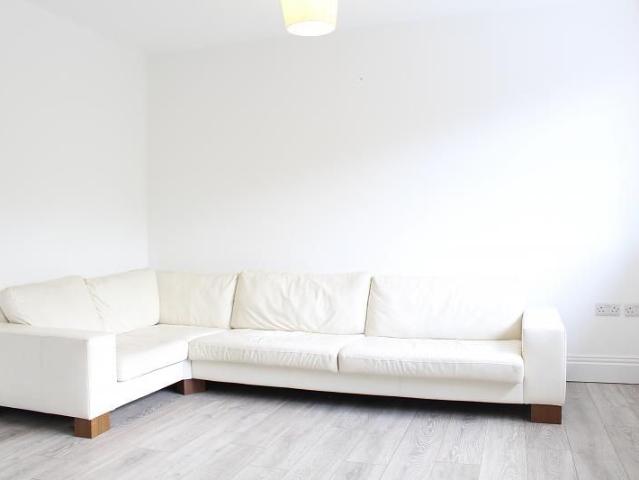 2 bedroom apartment to rent Central Parade, New Addington, Croydon, CR0