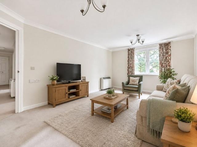 2 bedroom apartment to rent Broomfield Road, Chelmsford, Essex, CM1