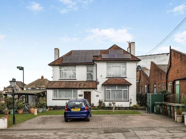 2 bedroom apartment to rent Gander Green Lane, Sutton, SM1