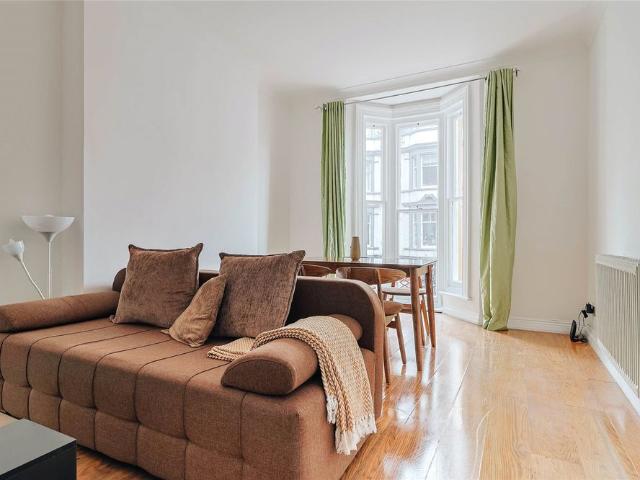 2 bedroom apartment to rent Dalkeith Steps, Bournemouth, BH1