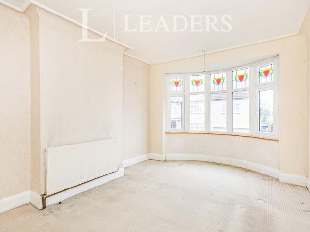 2 bedroom apartment to rent Ennismore Gardens, Southend on Sea, SS2