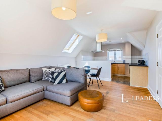 2 bedroom apartment to rent East Street, Epsom, KT17