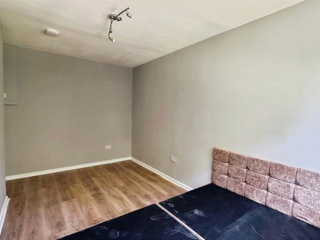 2 bedroom apartment to rent Falconers Road, Luton, Bedfordshire, LU2