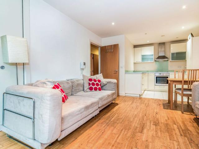 2 bedroom apartment to rent Kelso Place, Manchester, M15