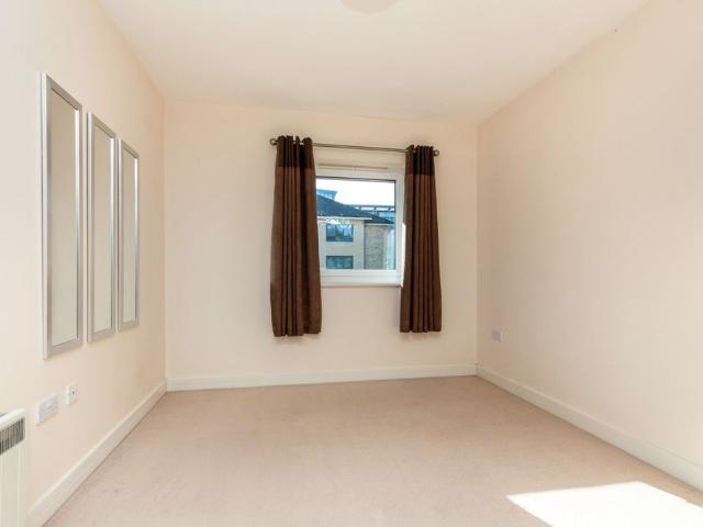 2 bedroom apartment to rent Kennet Court, Victoria Way, Woking, GU21