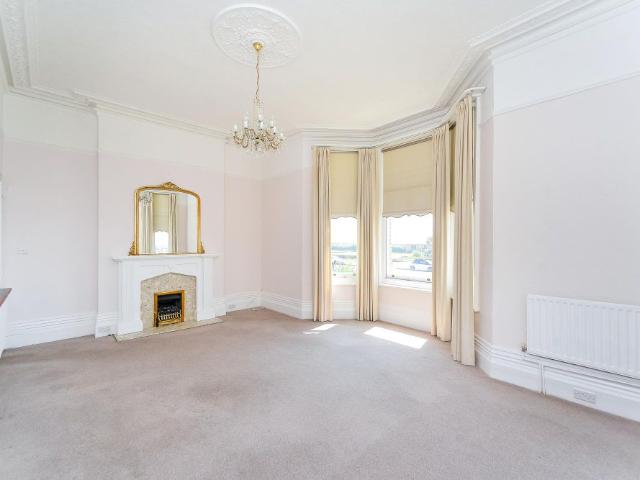 2 bedroom apartment to rent Kingsway, Hove, East Sussex, BN3
