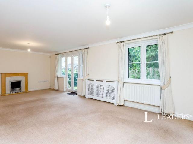 2 bedroom apartment to rent Kings Place, Kings Road, Horsham, RH13