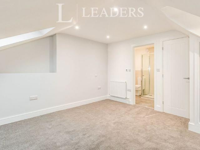 2 bedroom apartment to rent Hersham Road, Walton on Thames, KT12