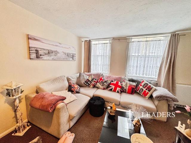 2 bedroom apartment to rent High Street, Lowestoft, Suffolk, NR32