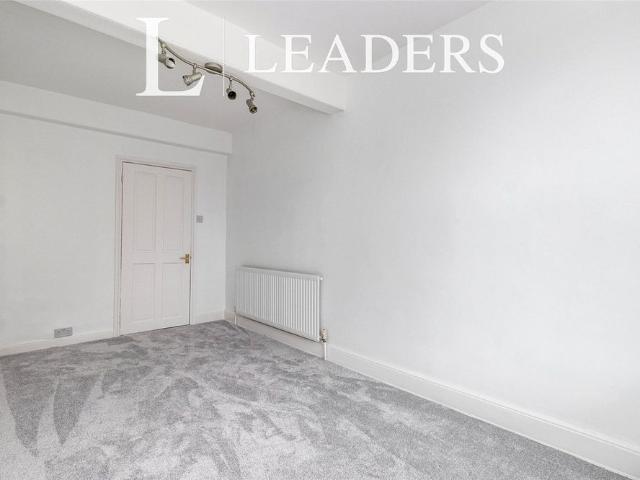 2 bedroom apartment to rent High Street, Sutton, SM1