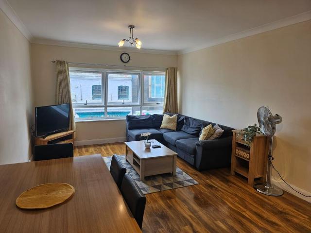 2 bedroom apartment to rent High Street, Poole, BH15