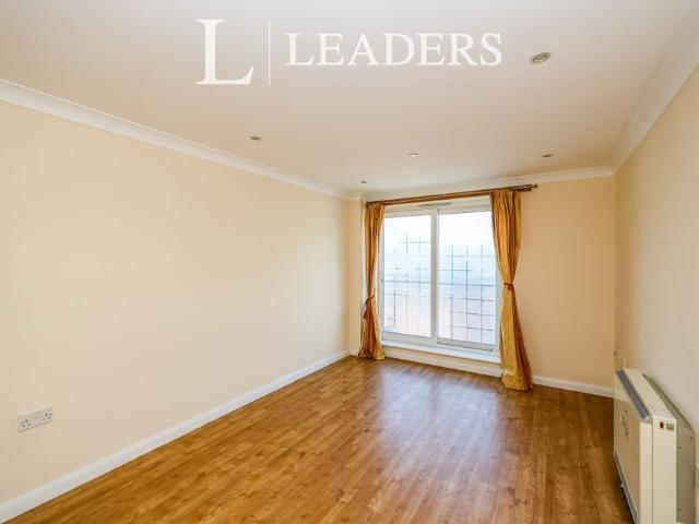 2 bedroom apartment to rent High Street, Portsmouth, PO6