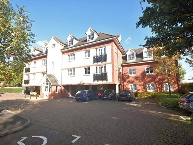 2 Bedroom Apartment To Rent In Coy Court, Aylesbury, Buckinghamshire, HP20