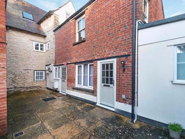 2 Bedroom Apartment To Rent In Causeway, Bicester, OX26