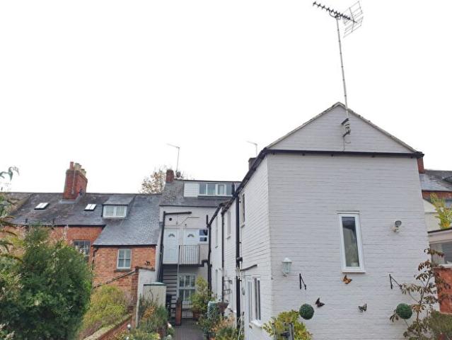 2 Bedroom Apartment To Rent In Calthorpe Road, Banbury, OX16