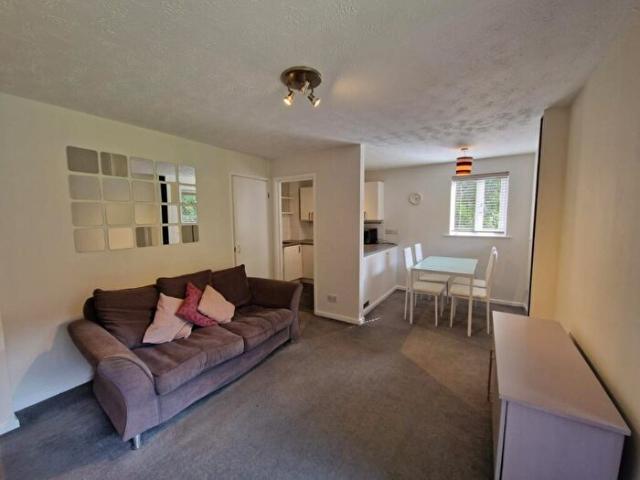 2 Bedroom Apartment To Rent In Castle Gardens, Nottingham, Nottinghamshire, NG7
