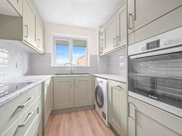 2 Bedroom Apartment To Rent In Chestnut Walk, Henley In Arden, B95