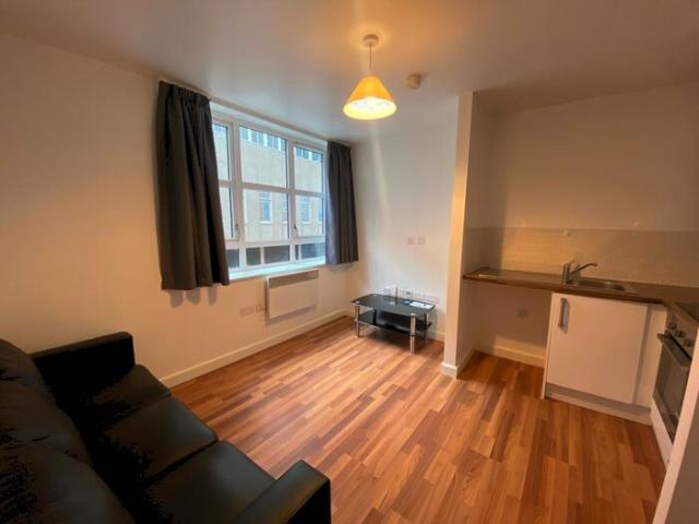 2 Bedroom Apartment To Rent In Clyde Court, LE1