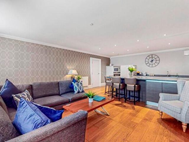 2 Bedroom Apartment To Rent In Clyde Apartment West George Street, City Centre, Glasgow, G2