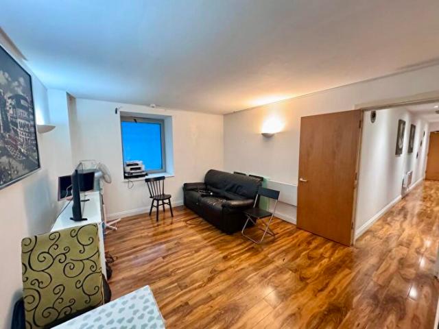 2 Bedroom Apartment To Rent In Cranbrook House, City Centre, NG1
