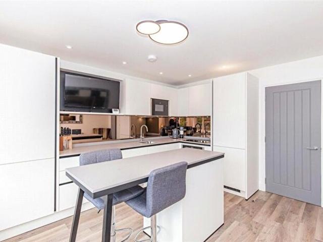 2 Bedroom Apartment To Rent In Crescent Road, Oxford, OX4