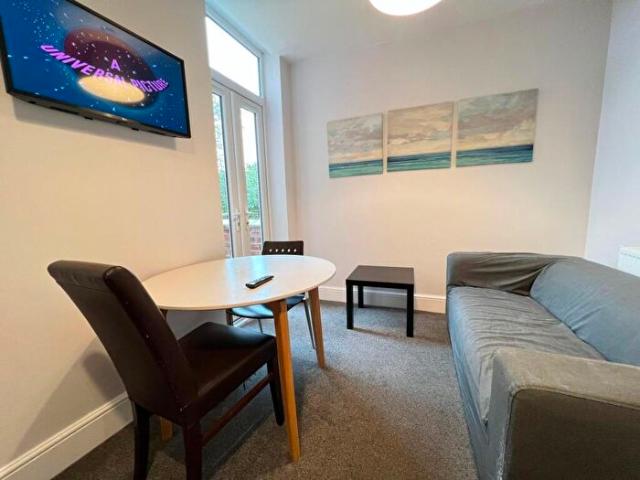2 Bedroom Apartment To Rent In A Lees Hill Street, Nottingham, NG2