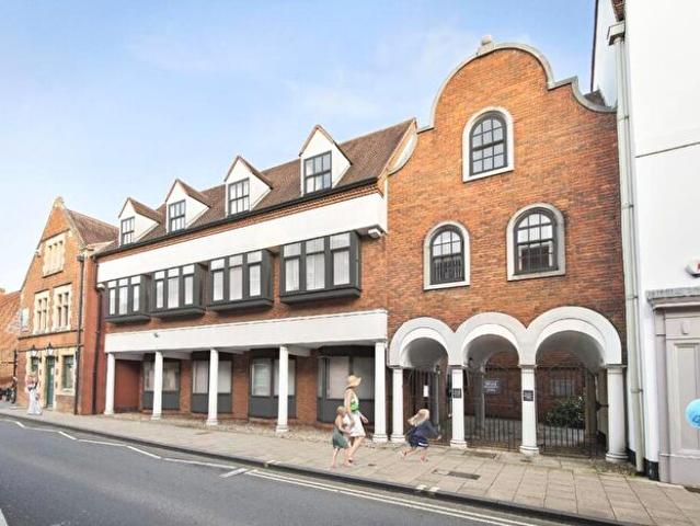 2 Bedroom Apartment To Rent In Abbey Yard, Abingdon, OX14