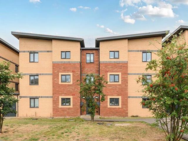 2 Bedroom Apartment To Rent In Ainger Close, Aylesbury, HP19
